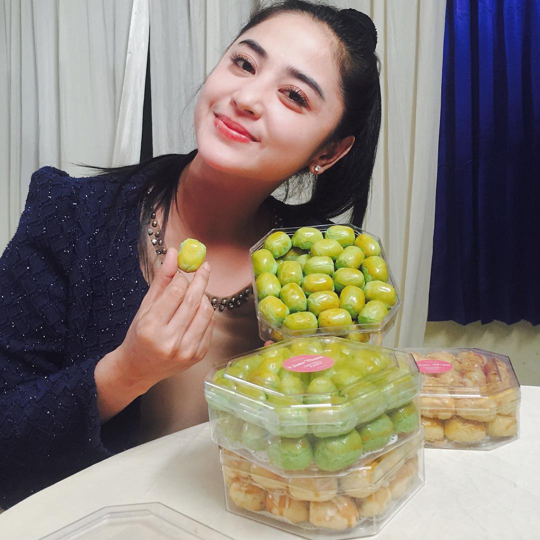 Profil Biodata Dan Foto Dewi Persik Puzzle