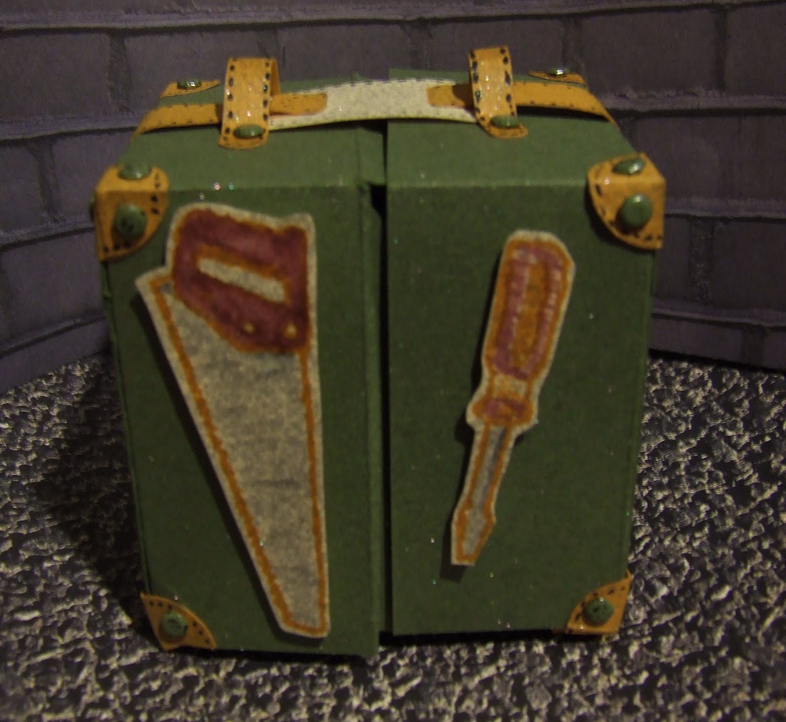 Flo's-a-Scrapin: Clam shell suitcase of tools