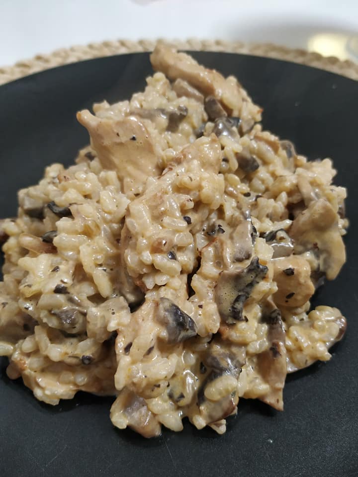 Risotto de pollo y champiñones