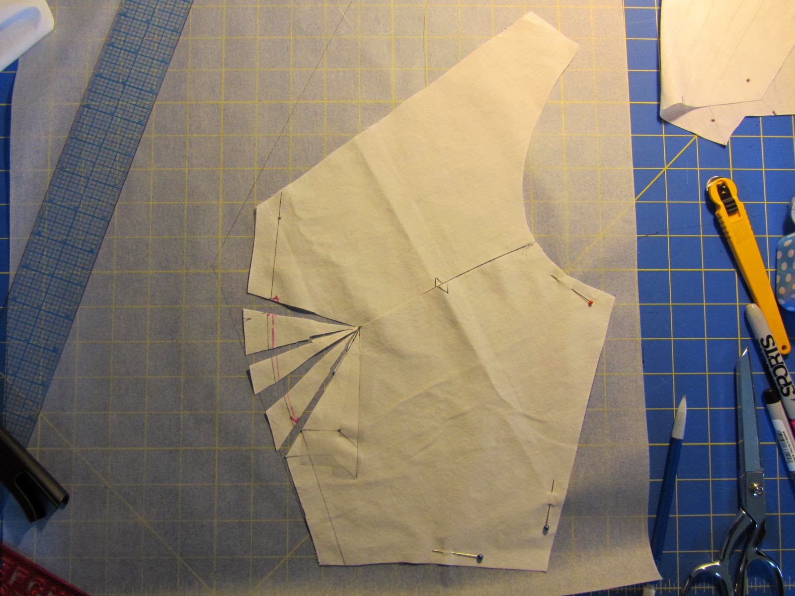 Errant Pear: Simplicity 2177 à la Kaffe Fasset