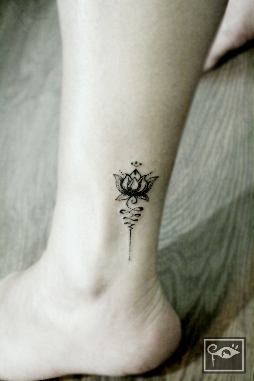 BALI TATTOO STUDIO // UNALOME AND LOTUS FLOWER - TATTOO ARTIST IN BALI