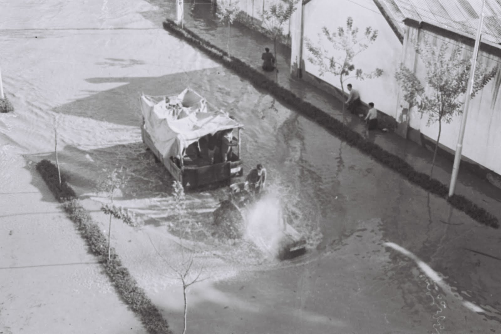 .ALFONSO ORCE: FOTOS INÉDITAS DE EMILIO FALCÓN ,SEVILLA 1961: LA RIADA ...