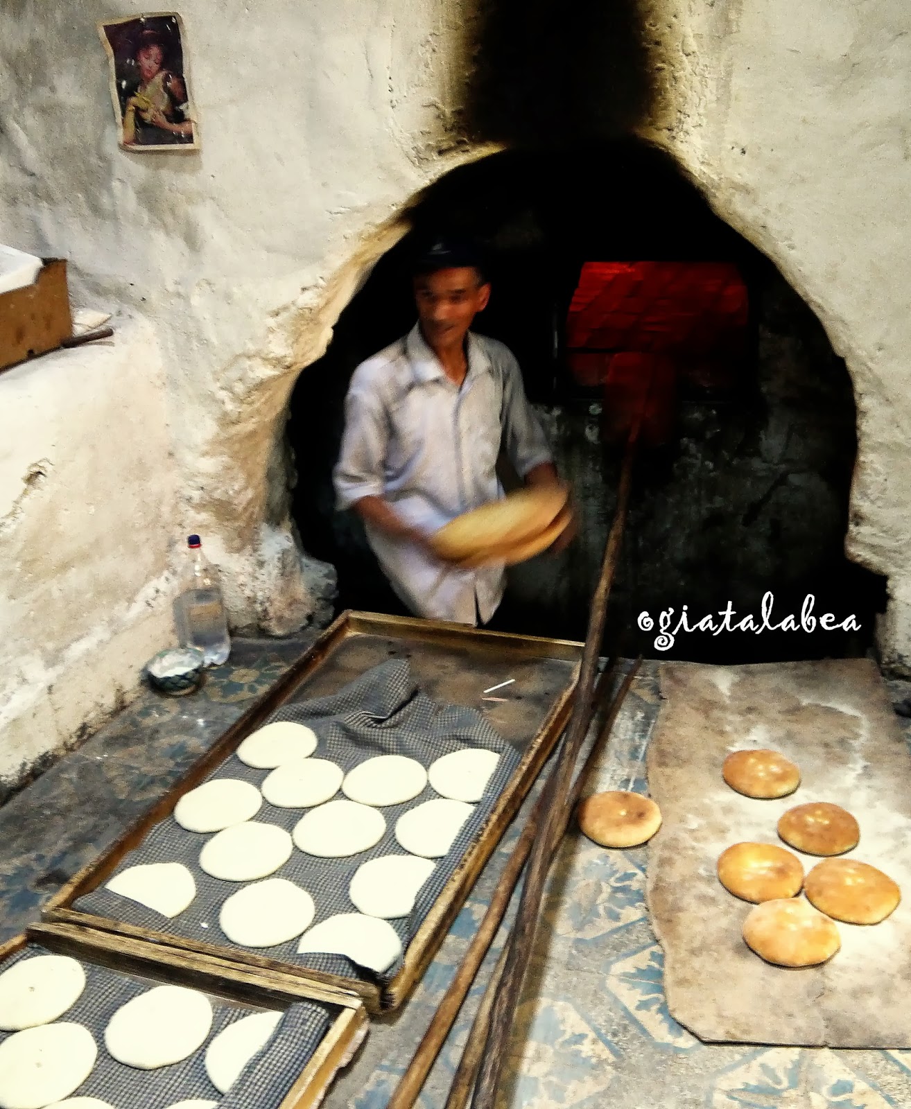 OGIA ETA LABEA: KHUBZ , KHOUBZ O KHOBZ (خبز)