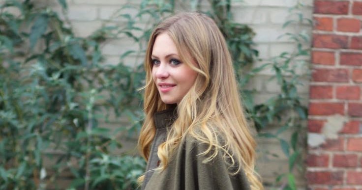 Street style olive cape coat and burgundy heels | Luvtolook | Virtual ...