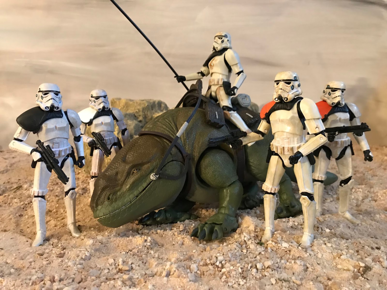 G.I. Jigsaw: Star Wars Black Series Dewback Diorama