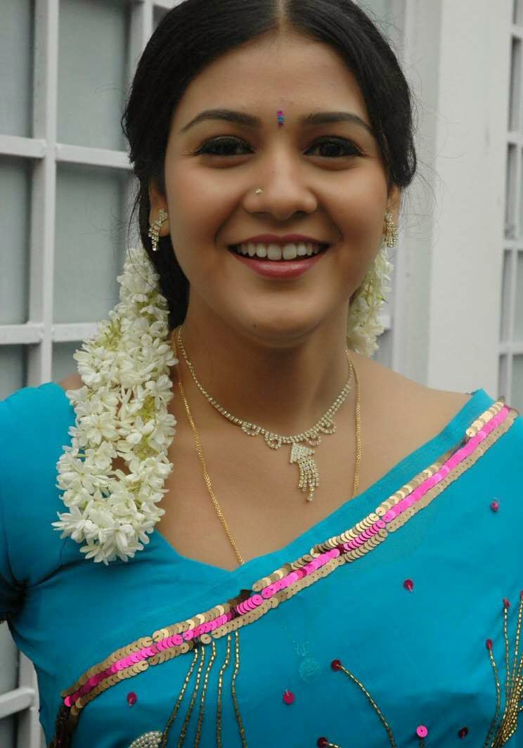 Actress Jyothi Krishna Blue Saree Stills - Cine Gallery