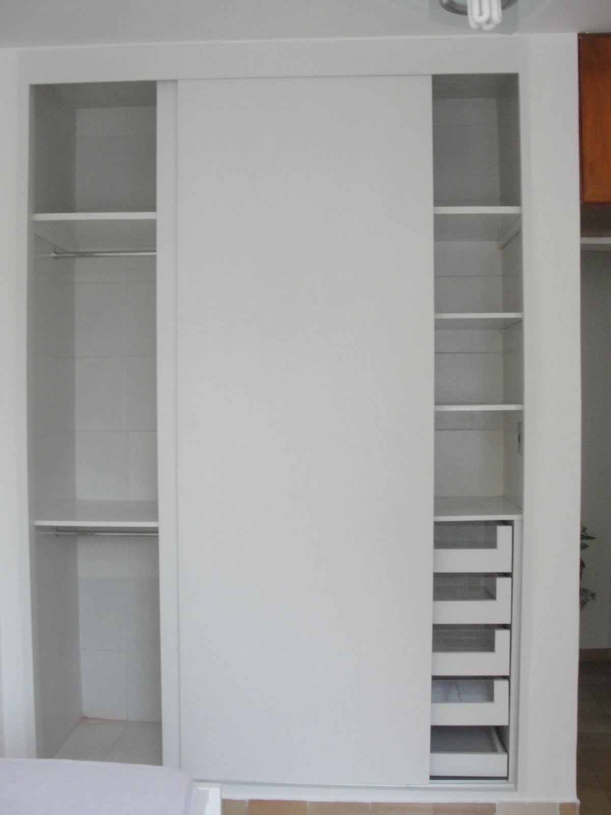 Paulamar: Guarda-roupa