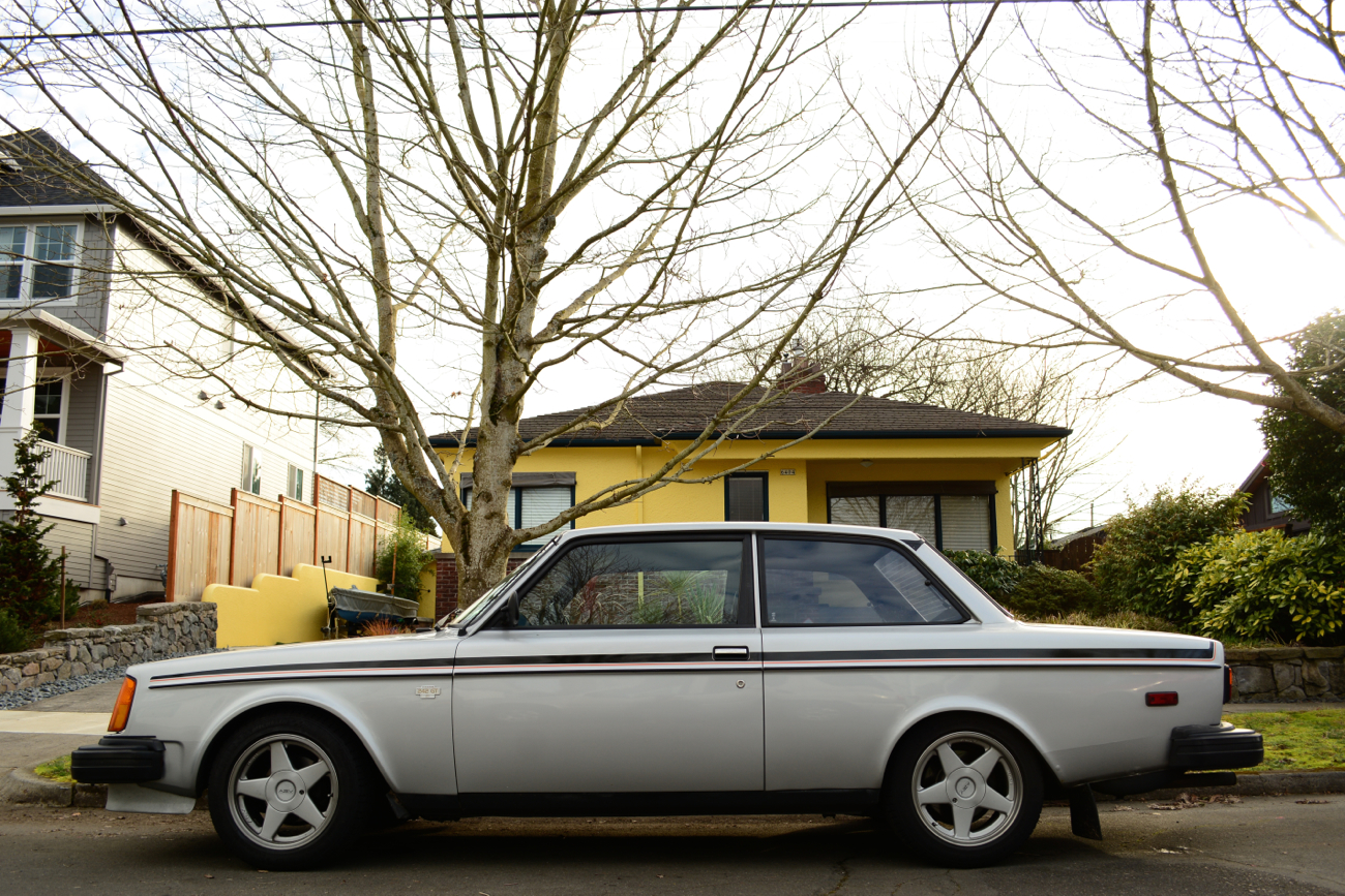 OLD PARKED CARS.: 1978 Volvo 242GT.