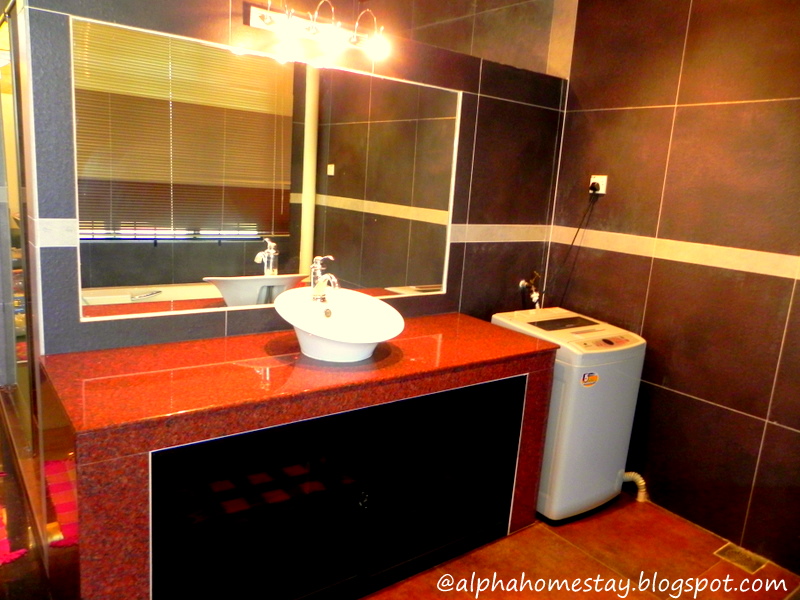 Alpha Homestay, Melaka.: Bath Tub & Bilik Air (Studio Mewah)