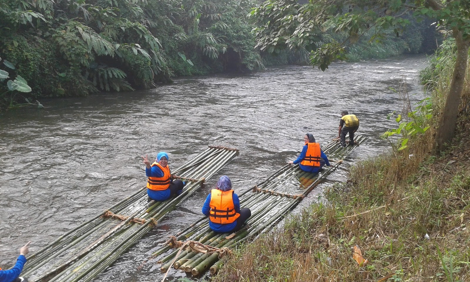 ULUHATI: BAMBOO RAFTING - UITM SHAH ALAM - 19.9.2015