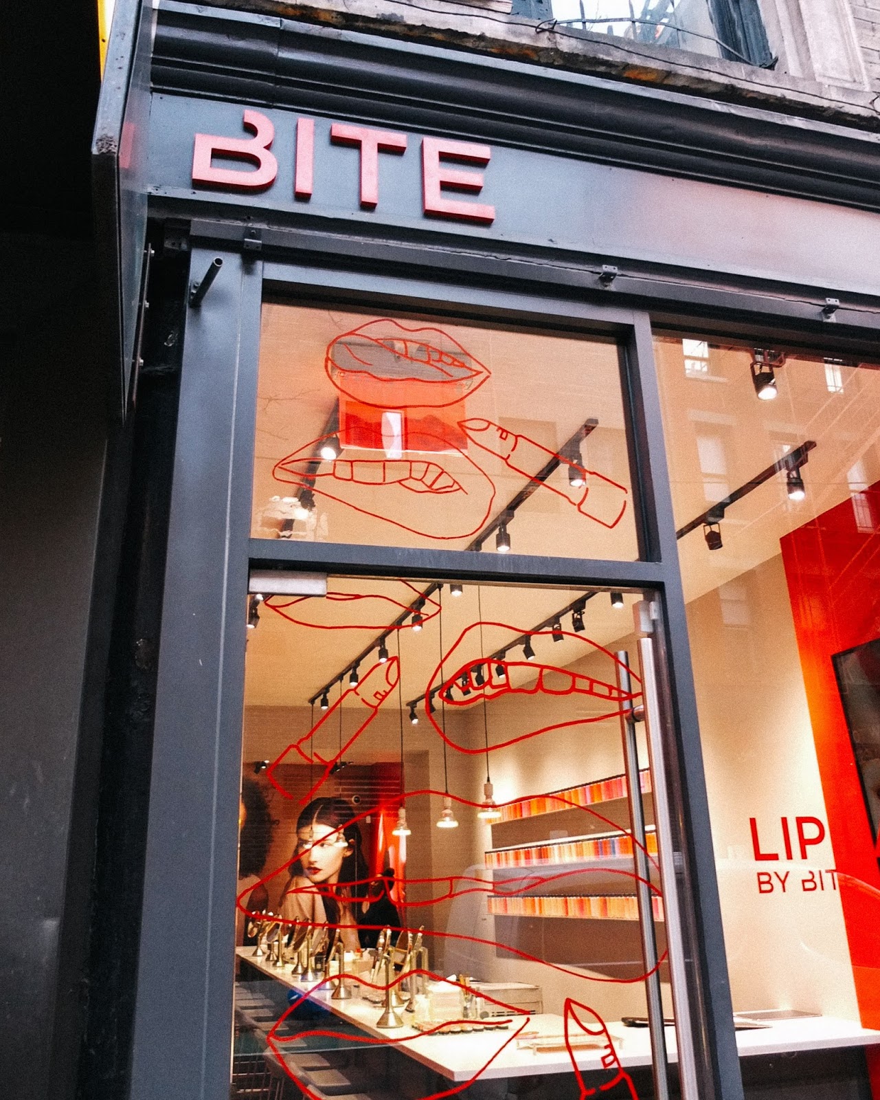 A Girl's Guide to NYC - The Bobbed Brunette