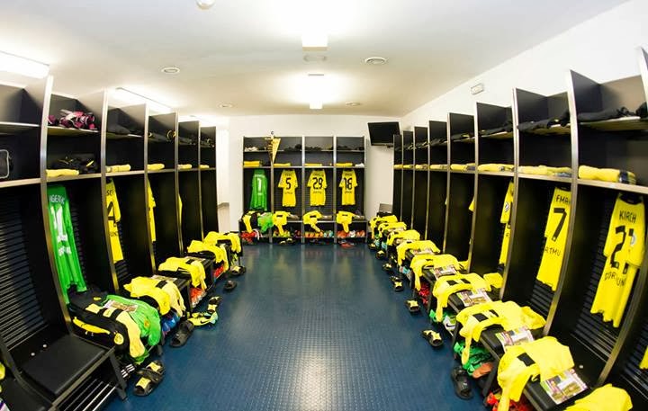10 changing rooms of famous football teams. : r/soccer