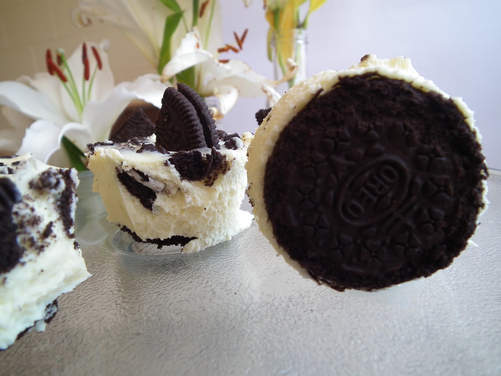 Sugabuttacream: Mini Cookies and Cream White Chocolate Cheesecake