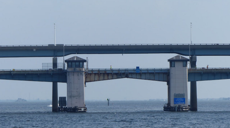 Cottage by the Sea : A Bayside Adventure