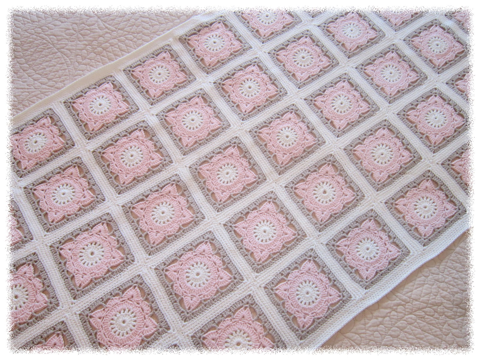 Prinsessajuttu: Vauvan virkattu peitto