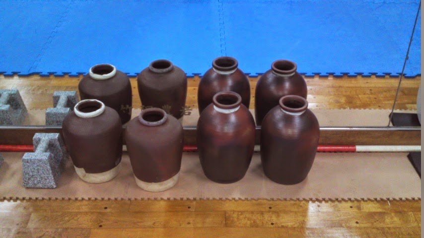 Traditional Gojuryu Karatedo: Gripping Jars (握り甕)