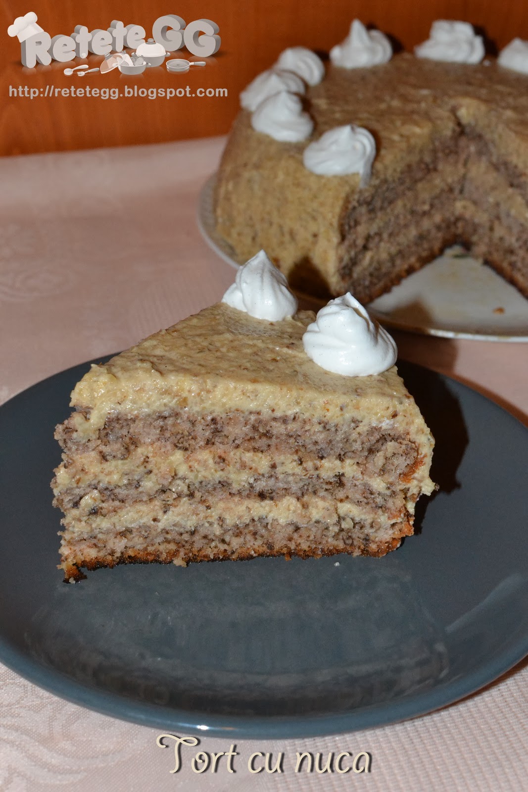 Retete gustoase si garnisite: Tort cu nuca