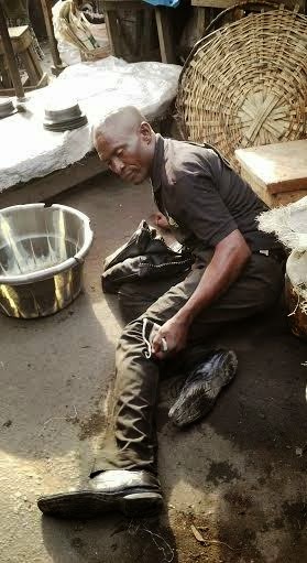 Photos: Drunk Nigerian Police Officer Caught At Surulere Lagos Bus ... Photos: Drunk Nigerian Police Officer Caught At Surulere Lagos Bus ...