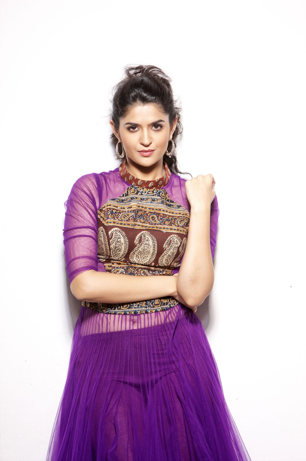 DESI ACTRESS PICTURES: Deeksha seth Looks Gorgeous In Her Latest ...