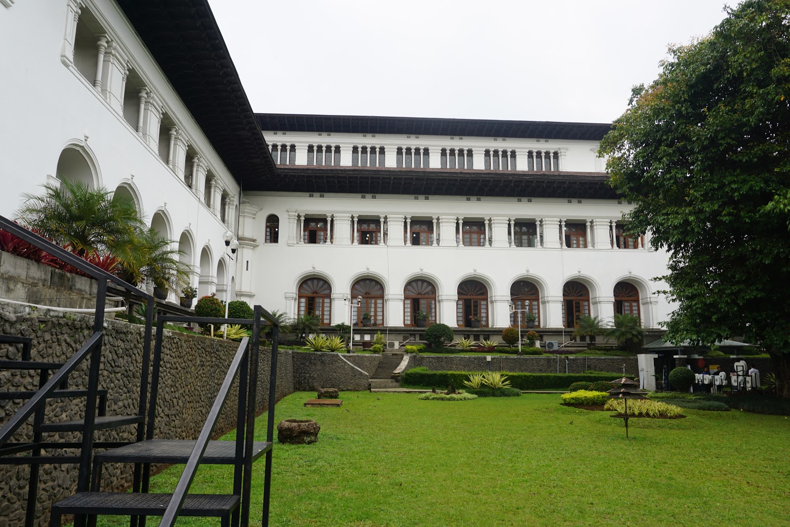 Impian Istikmalia: -323- Jalan-jalan ke Gedung Sate, Ikon Wisata Kota ...