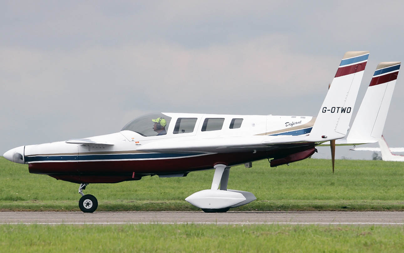 nhungdoicanh: Rutan 40/74 Defiant