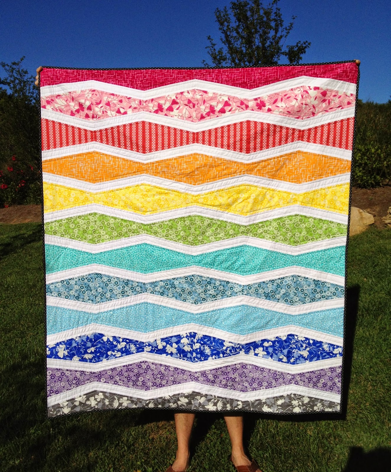 A Blue Sky Kind of Life: Rainbow Wave quilt: A finish!