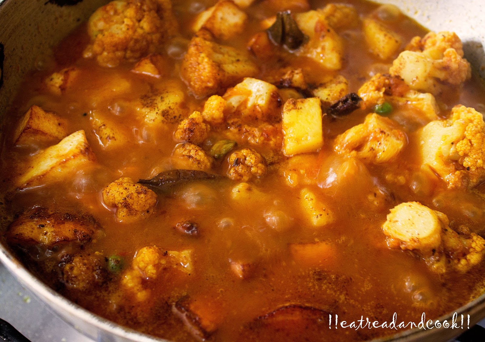 Paneer Fulkopir Torkari / Bengali Cauliflower and Cottage Cheese Curry