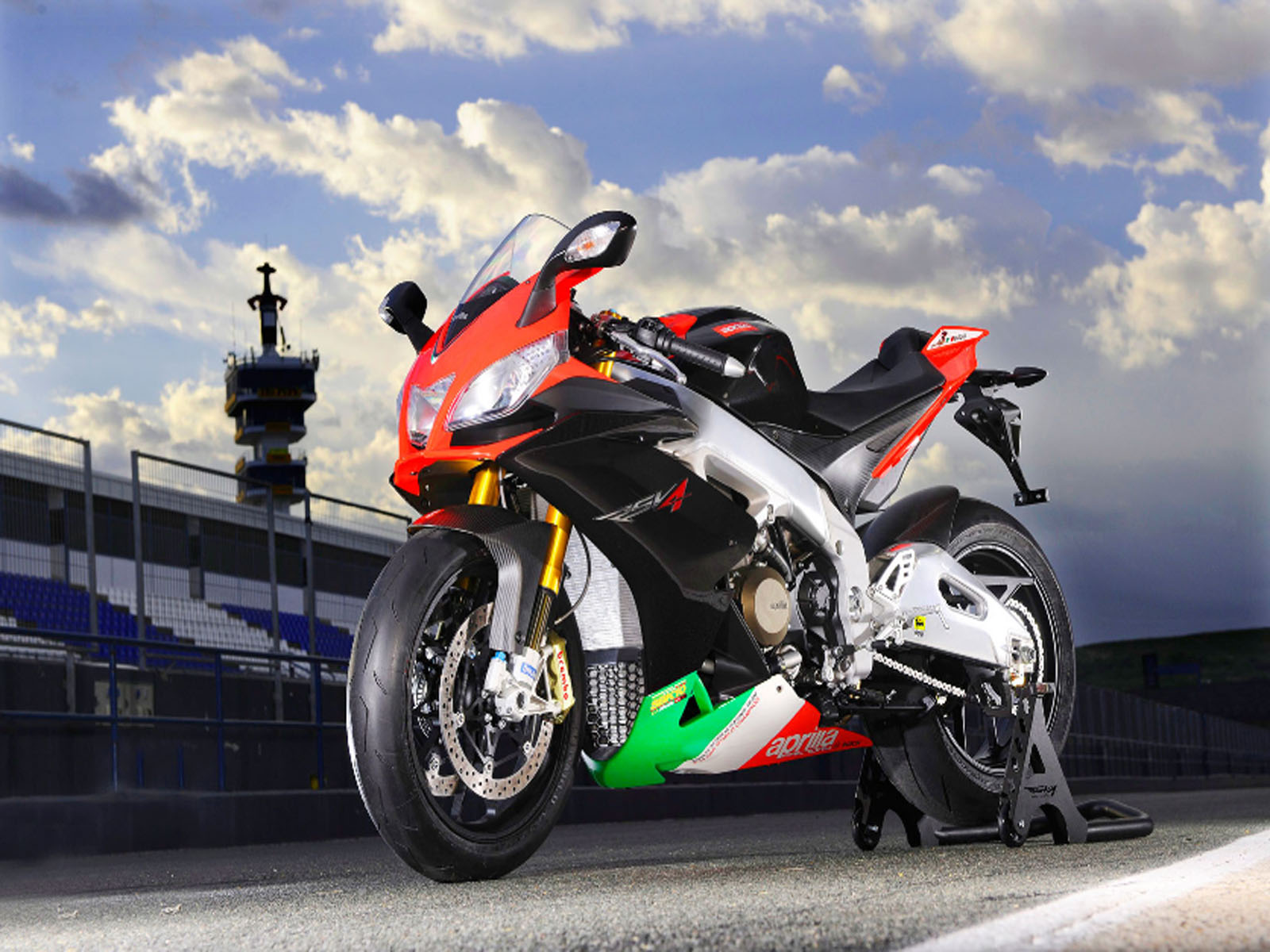 new motorcycle: 2011 Aprilia RSV4 Factory APRC SE