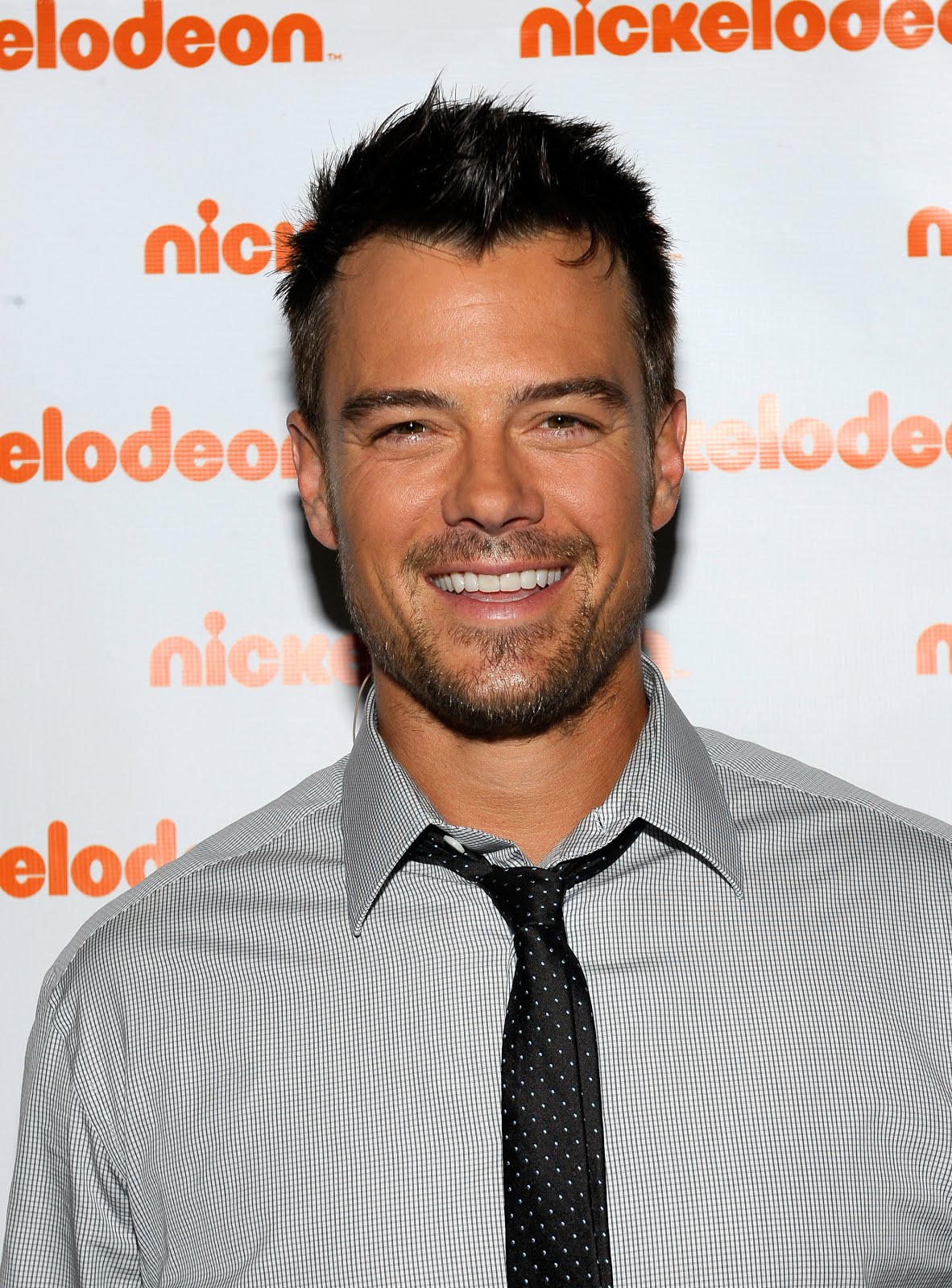 NickALive!: Dynamic And Versatile Actor Josh Duhamel To Host ...