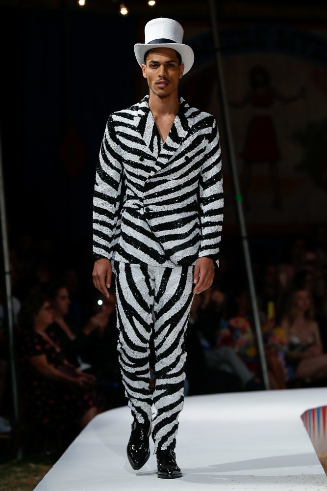 Moschino Spring-Summer 2019 Menswear Collection - Los Angeles