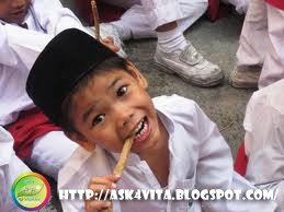 Rahsia Nutrisi Semulajadi: Kelebihan Bersugi @ Menggosok Gigi