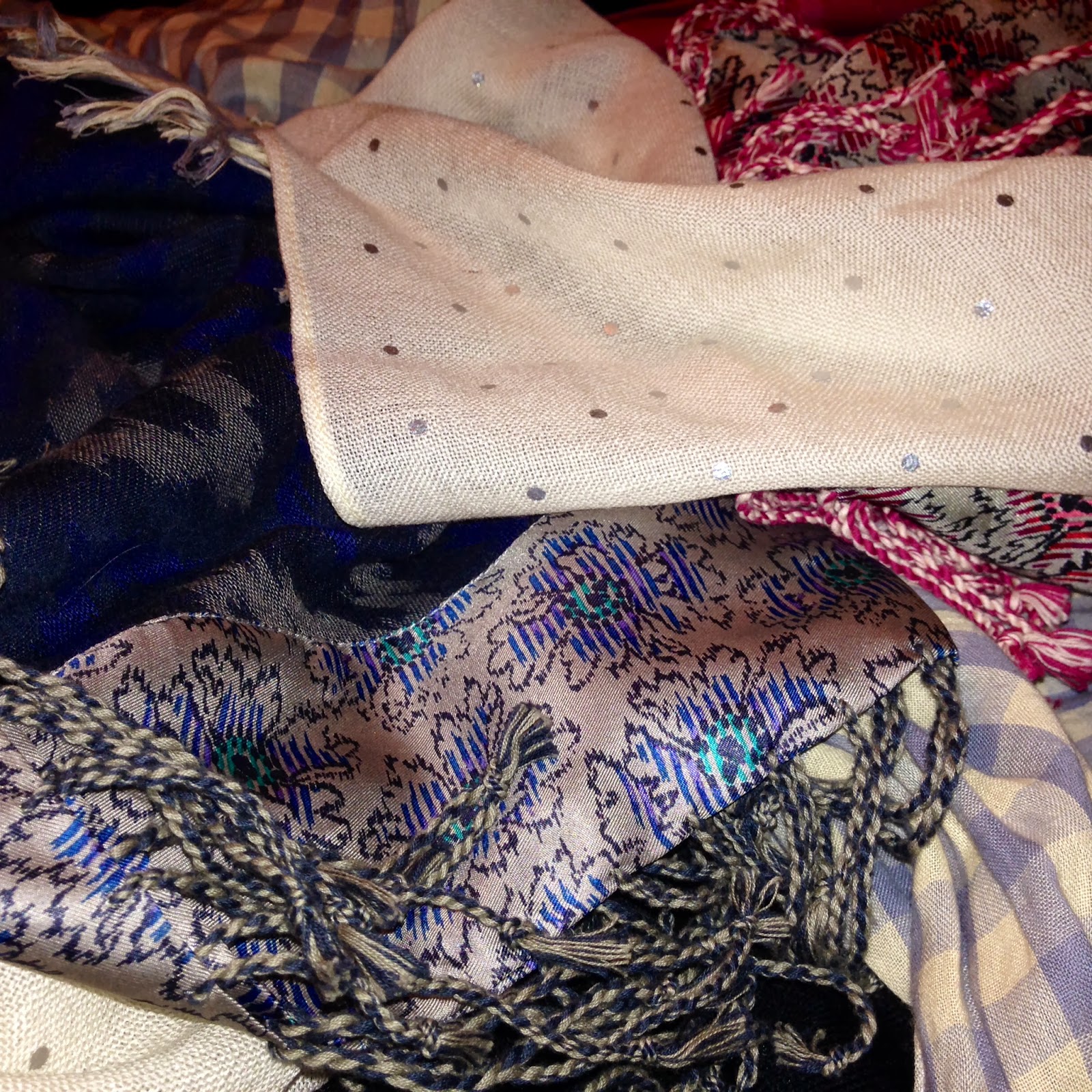 A Touch of Southern Grace : How To Tie A Woven Scarf Knot