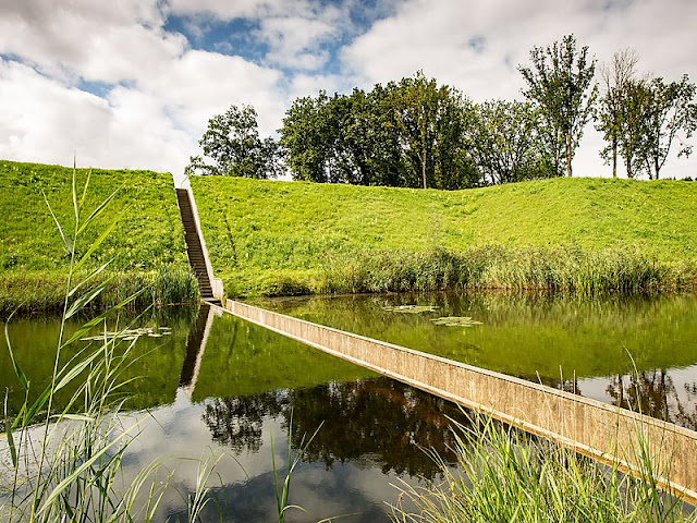 Moses Bridge Stairs - World Unbelievable News