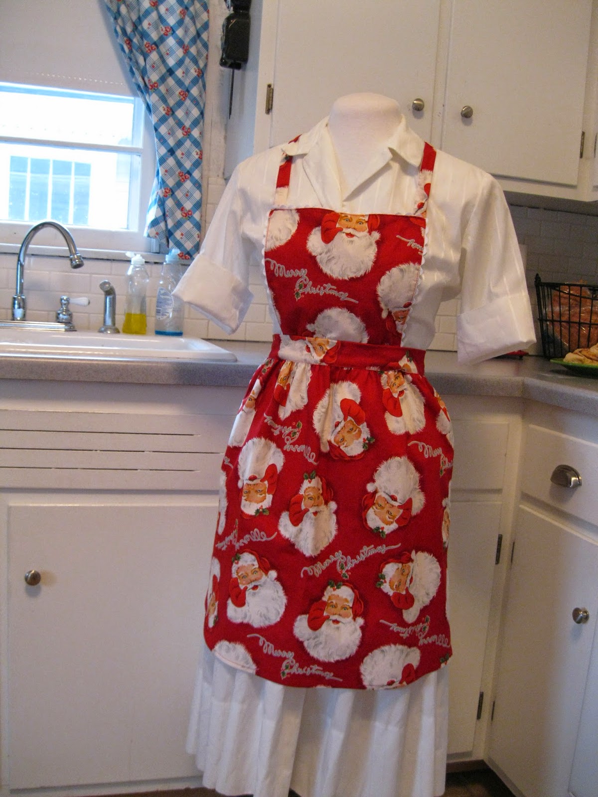 Apron History: Mrs. Santa Claus (Apron)
