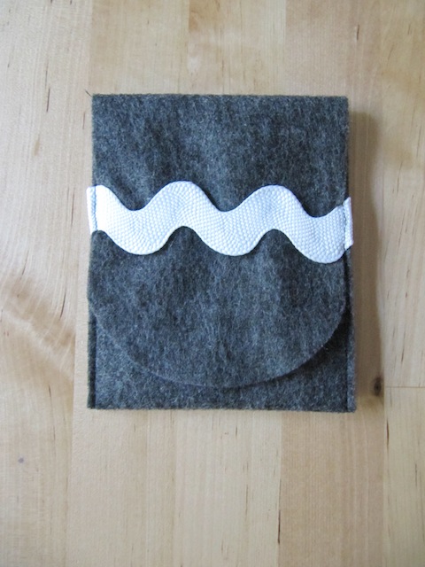 Sew Many Ways...: Fabric Pouch With Blanket Stitch Tutorial...