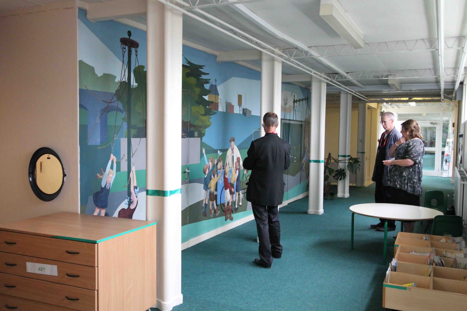 The Decorated School: Strathmore Infants, Hitchin A mural in the life ...