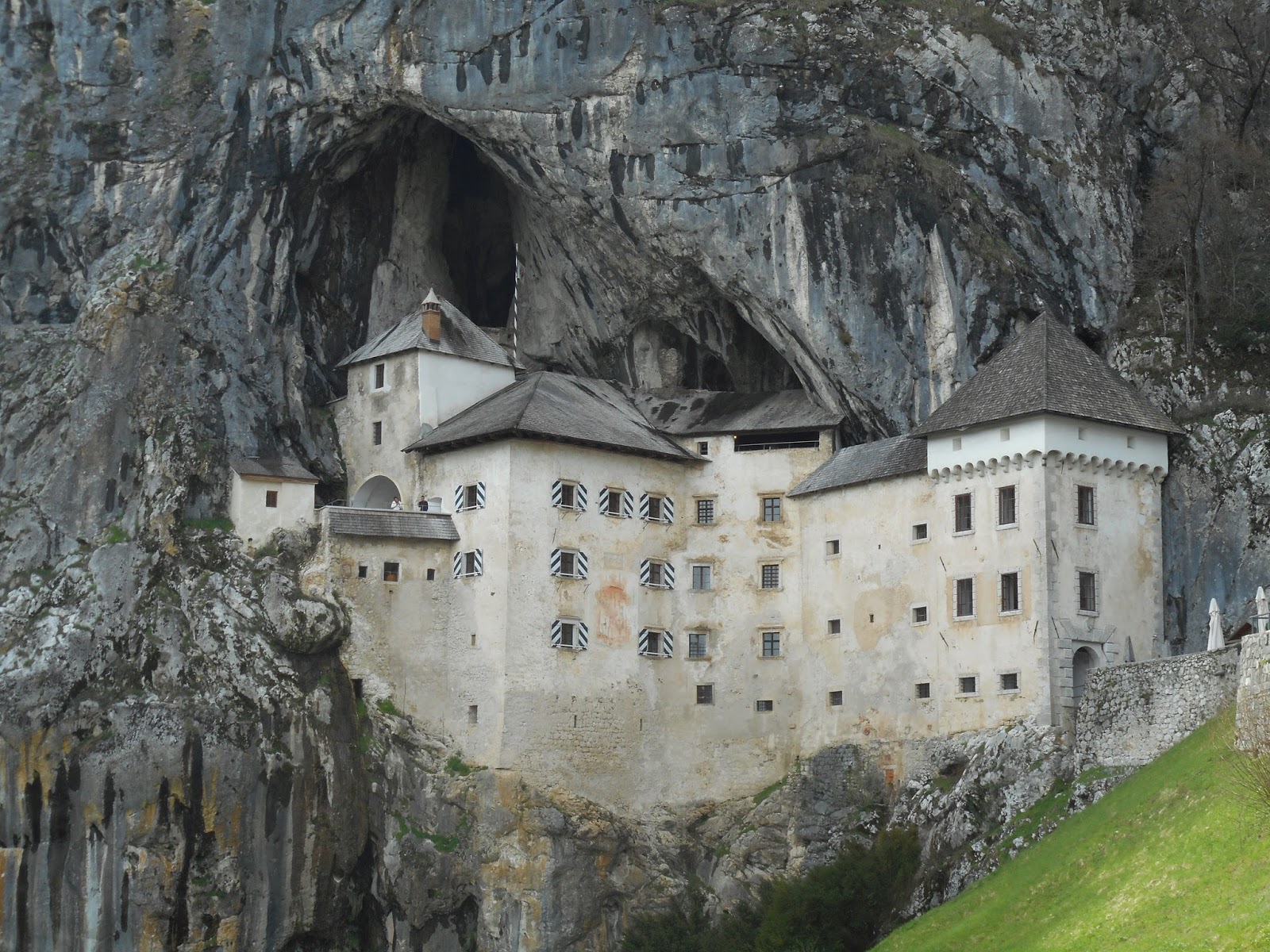 Itinerari e culture: Predjama. Il castello nella roccia