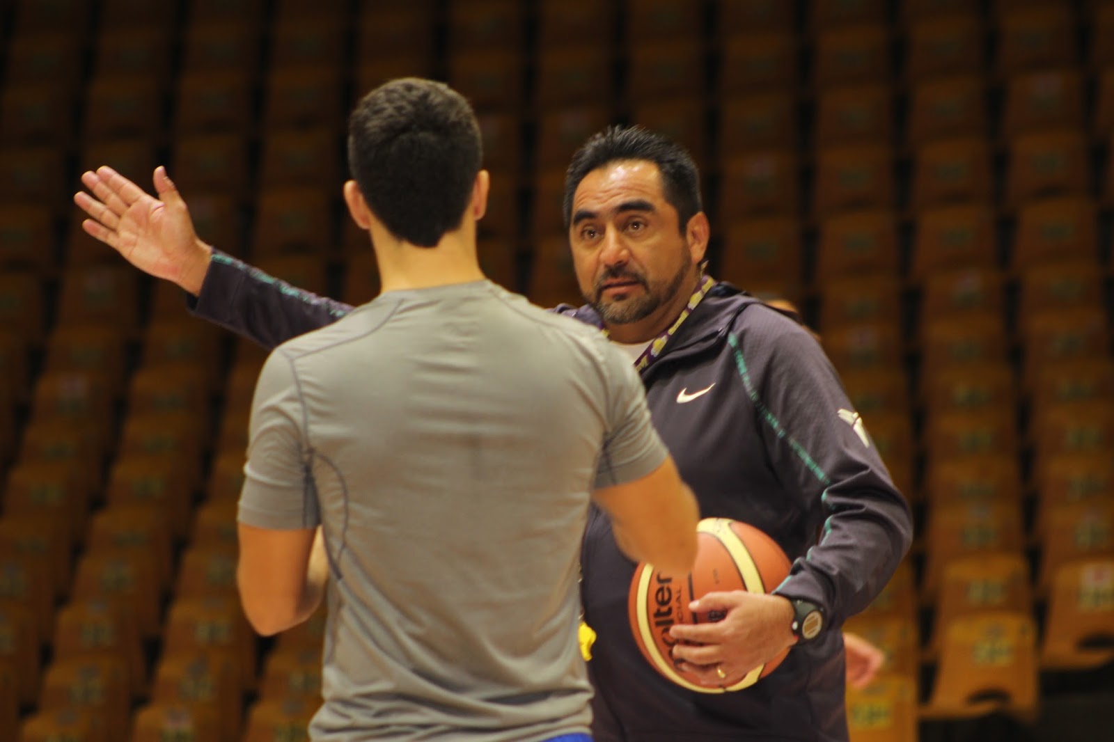 Radio Deportes FM: ANDRES CONTRERAS NUEVO COACH DEL CB SANTOS