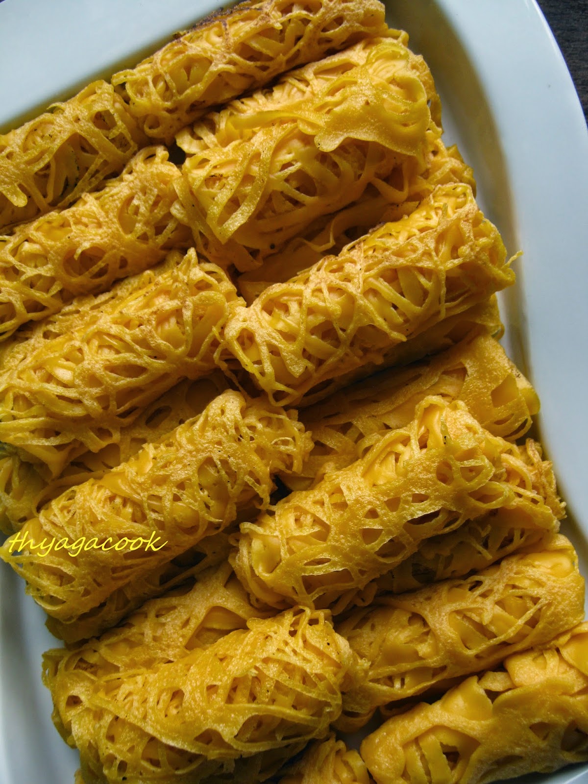 KARI LEAFS ... Malaysian flavour's: ROTI JALA ( LACY PANCAKE )