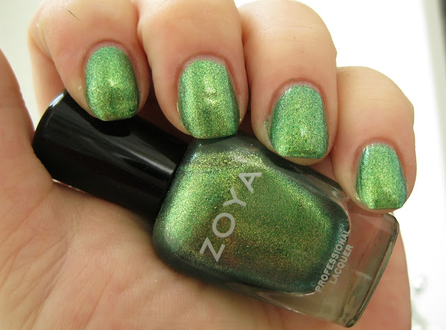 Lacquer Slacker Liz: A Bevy of Zoya Swatches (picture heavy)