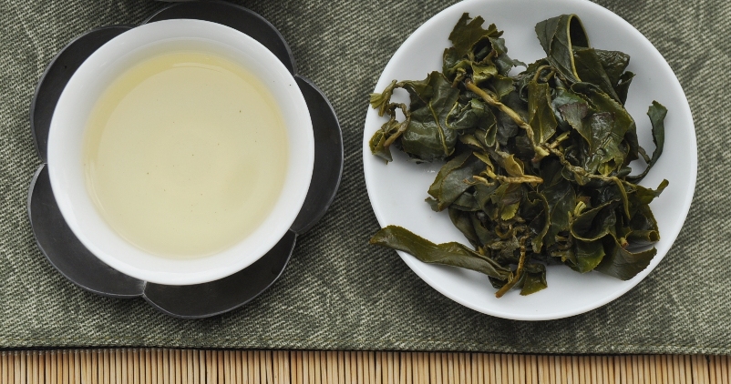 Tea Masters: The Green High Mountains: Alishan and Shan Lin Shi Oolong