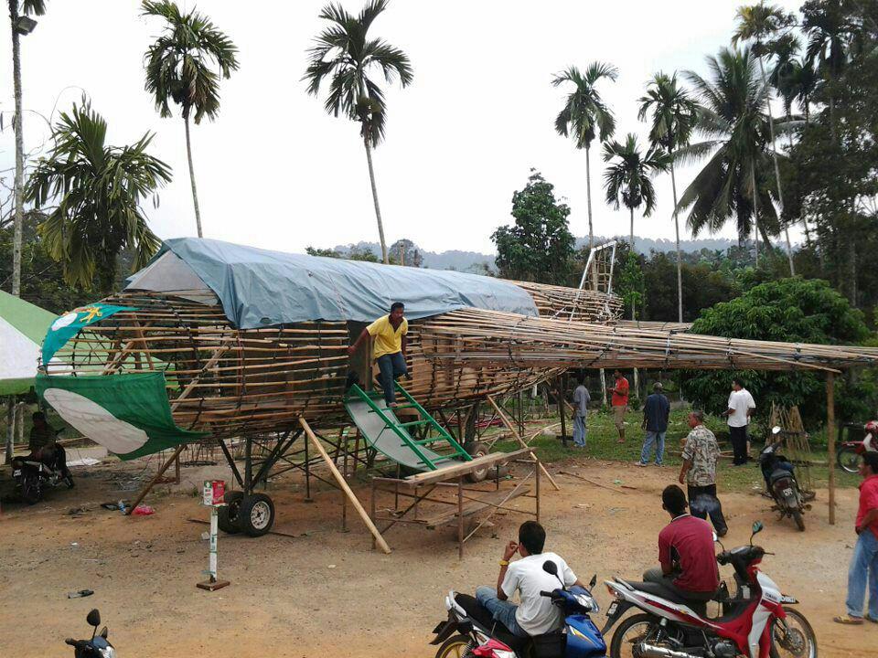 .: Green Technology : Help, Save Our Planet :.: PRU 13 - Perang Poster ...