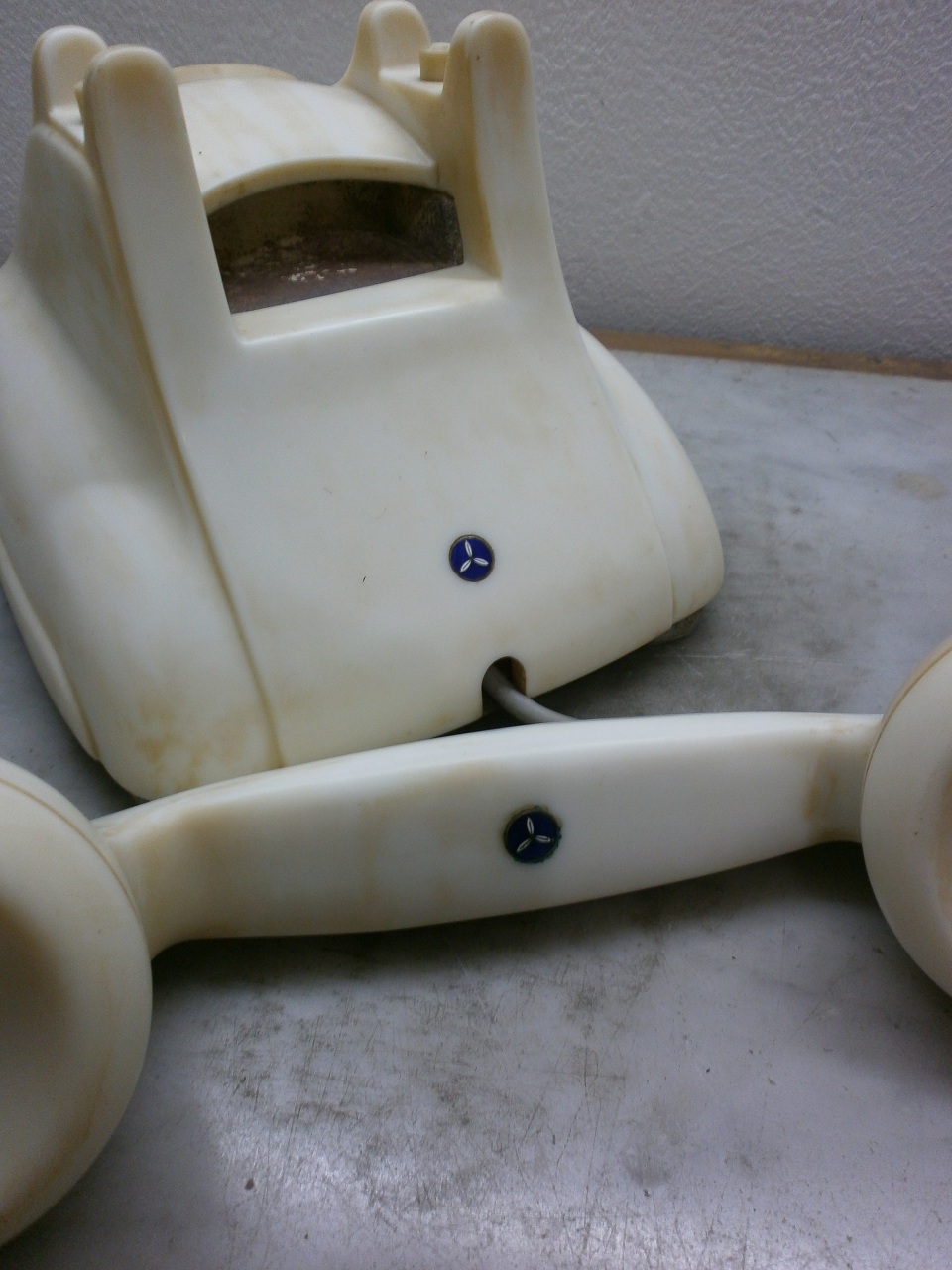 Antikpisan: Telepon Puter Jadul Warna Putih RCI