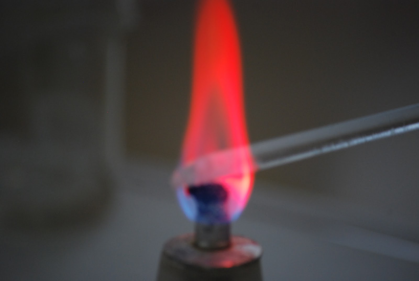 APRENDIZAJE COOPERATIVO - GRUPO 2: Llama de estroncio.