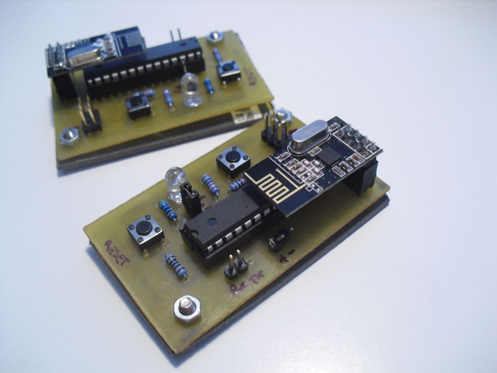 Davide Gironi blog: nRF24L01 atmega library and development board