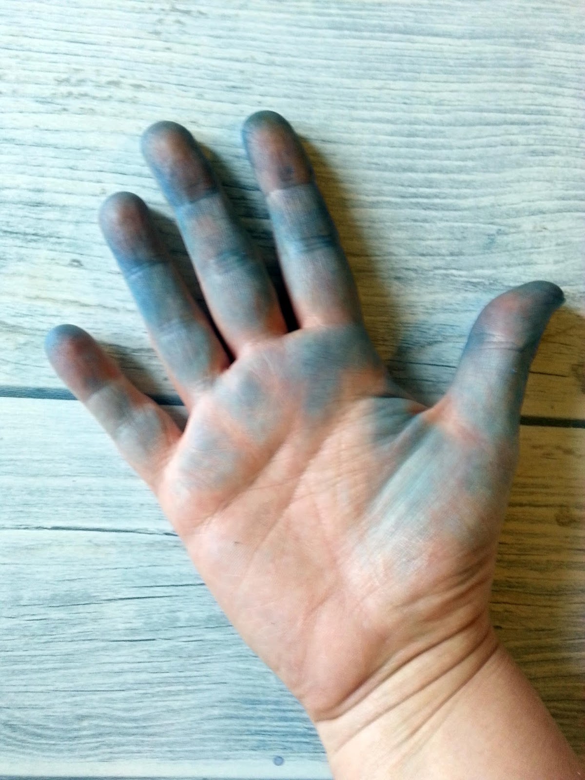 Tuppence Coloured: Smurf Hands