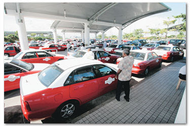 PEMUDA SELEMPANG MERAH: TEKSI MINI MERESAHKAN PEMANDU TEKSI