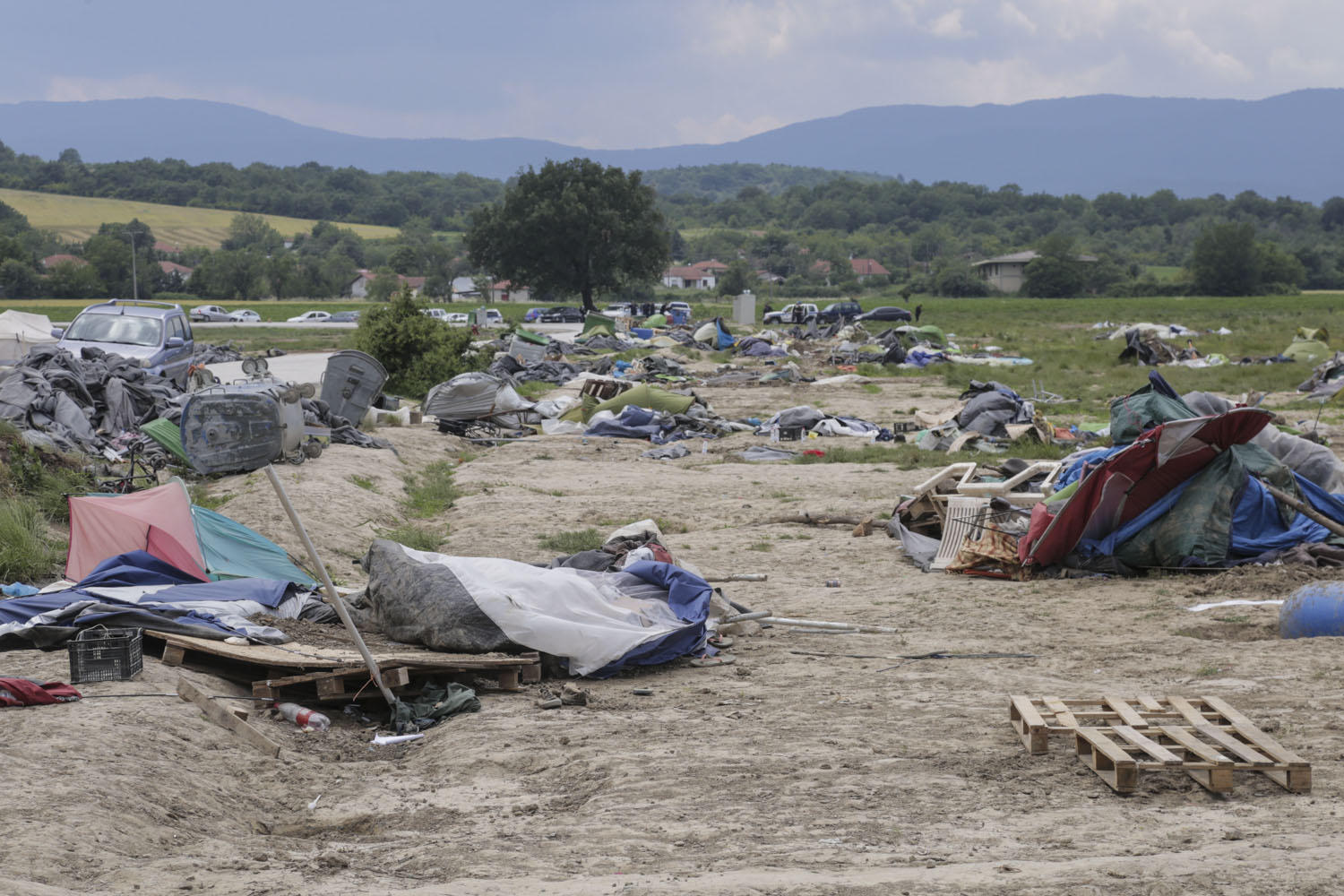 ΑΥΤΗ ΕΙΝΑΙ ΣΗΜΕΡΑ Η ΕΙΔΟΜΕΝΗ... ΣΑΝ ΜΕΤΑΑΠΟΚΑΛΥΠΤΙΚΗ ΤΑΙΝΙΑ ΜΕ ΖΟΜΠΙ Ή ...