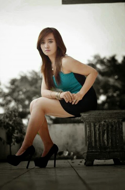 DHEMODELS: TRIA AYU UTAMI Ukuran Sangat Penting HOT LINGERIE