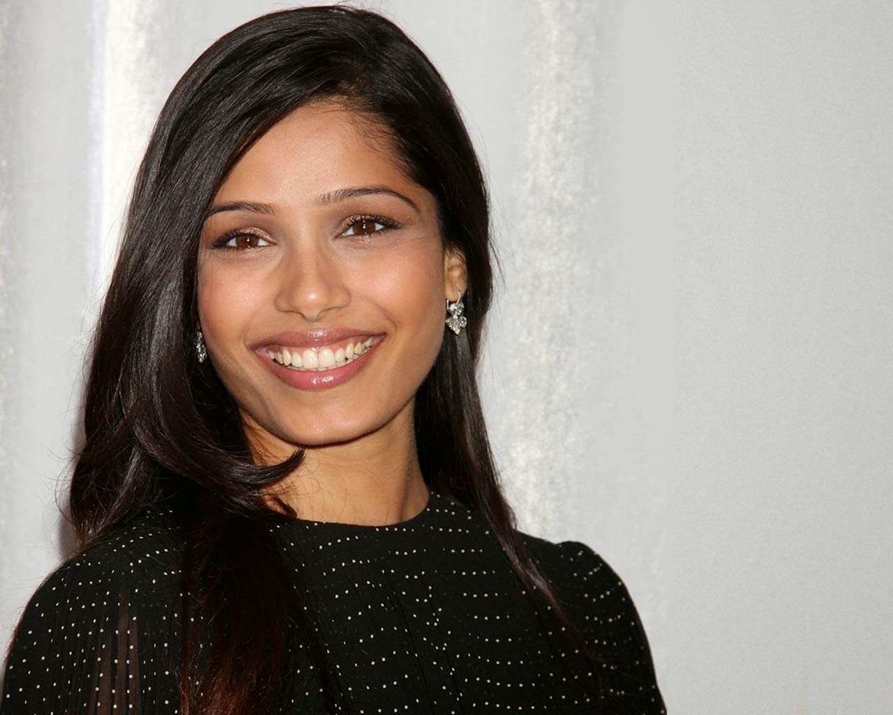 Bollywood Glamorous Actress: Freida Pinto Hot Photo Shoot for Esquire